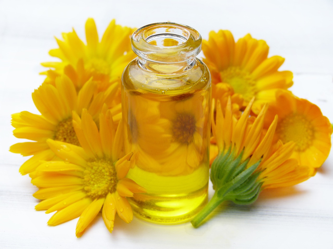 Essential Oils and the Summer Sun - Natural Comfort